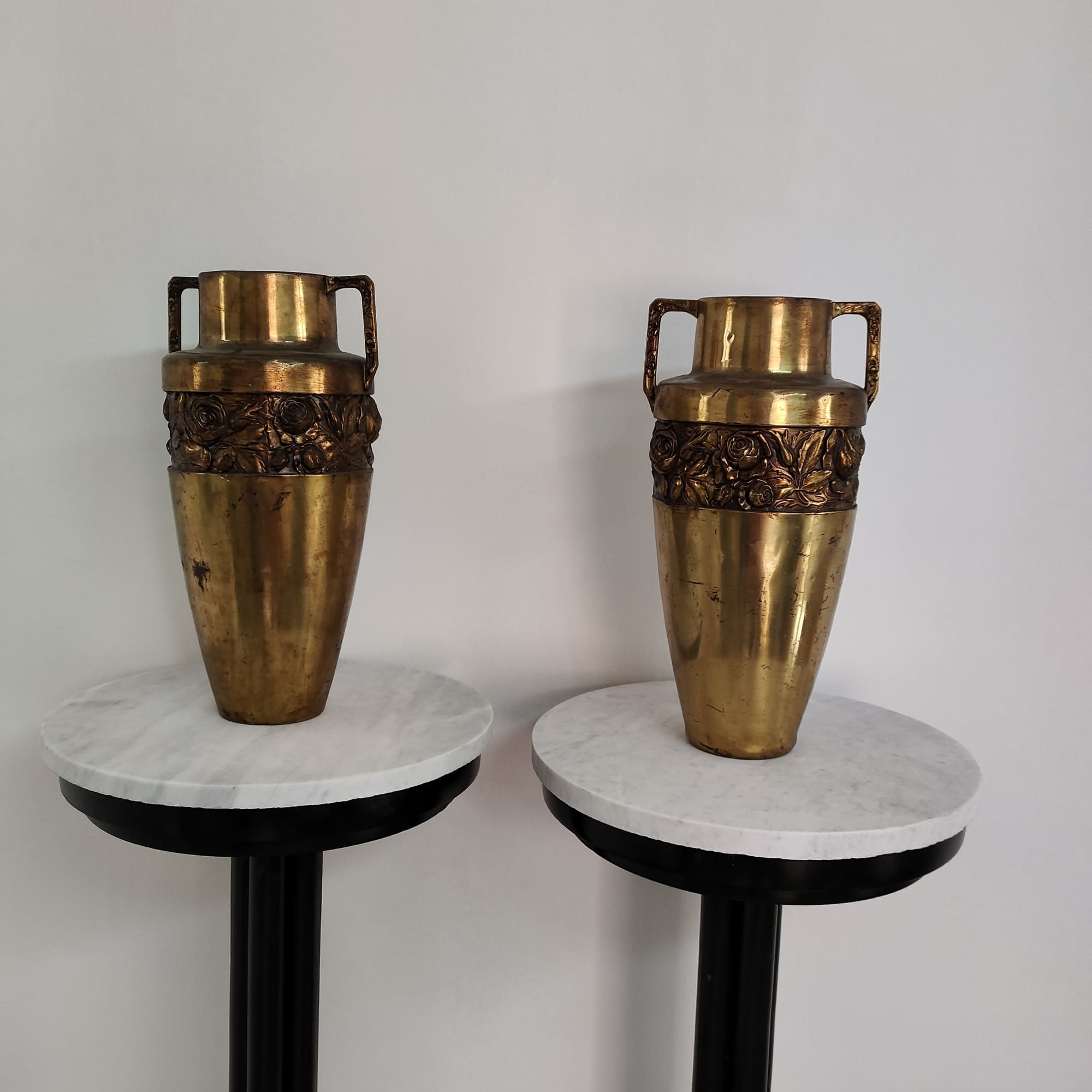 Vasi Liberty a sbalzo in ottone - Visioni d'Epoca