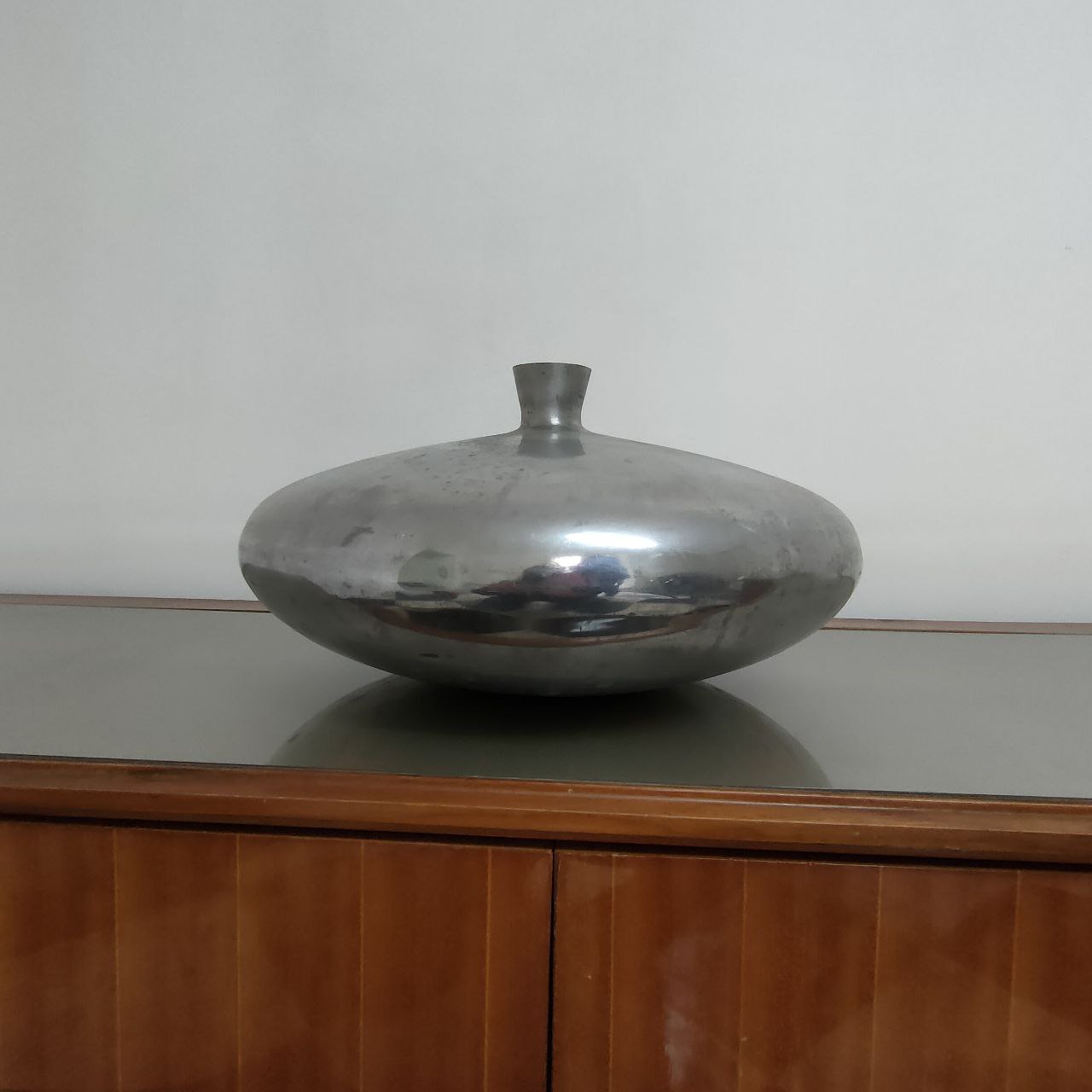 Large 70s cast aluminum vase - Visioni d'Epoca