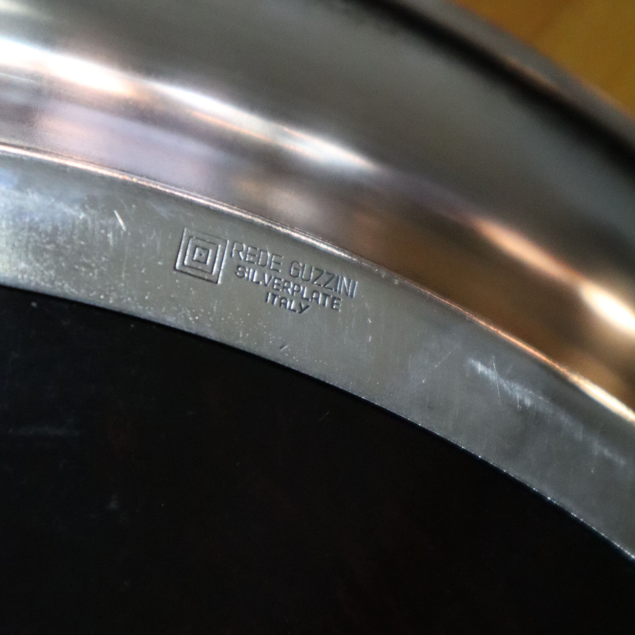 Round tray in bakelite and silver in fake turtle by Rede Guzzini 70s ...